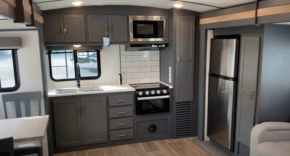 Huge Living Space - Review of the Keystone Bullet Premier 25RKPR