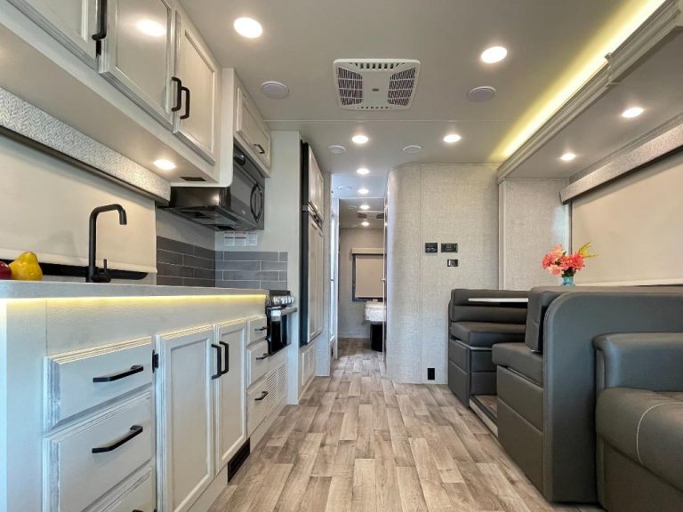 Explore the Impressive Features of the Jayco Greyhawk 29MV