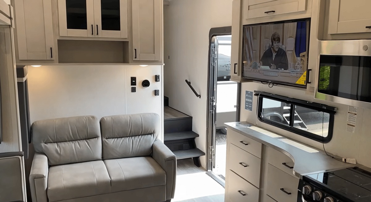 WHAT’S NEW IN 2024 FROM EAST TO WEST RV TRAVEL TRAILERS & FIFTH WHEELS