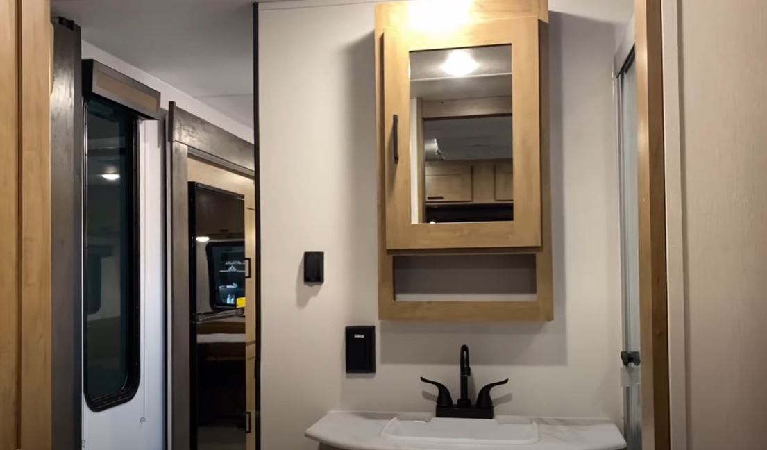 The Freedom Express 298FDS Travel Trailer