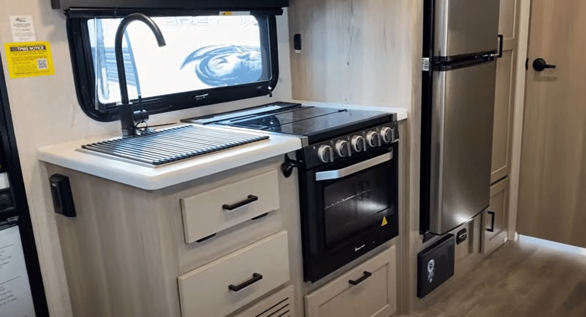 Rockwood GEO Pro 20BHS: An Easy-to-Tow Travel Trailer for Families