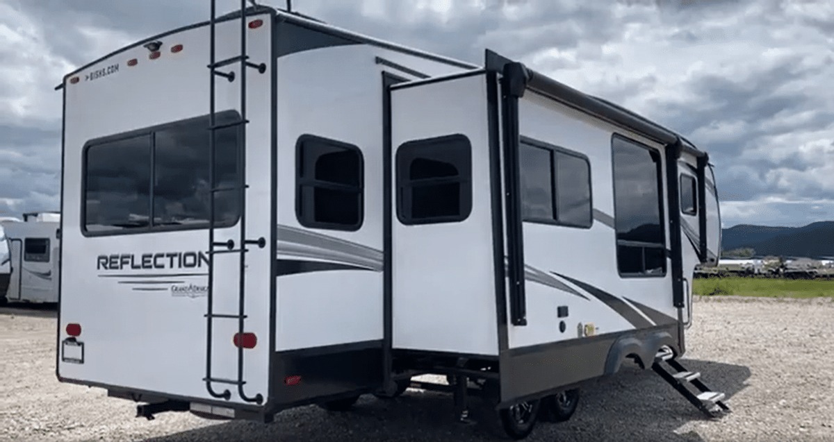 Discover Your Perfect Travel Companion: The Reflection 303RLS Fifth ...