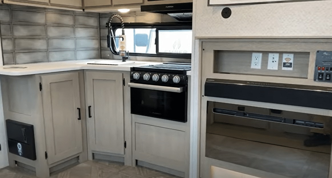 Forest River Wildwood 22RBS Couple's Camper