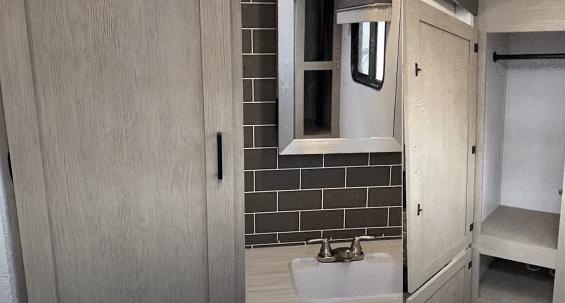 Forest River Wildwood 22RBS Couple's Camper