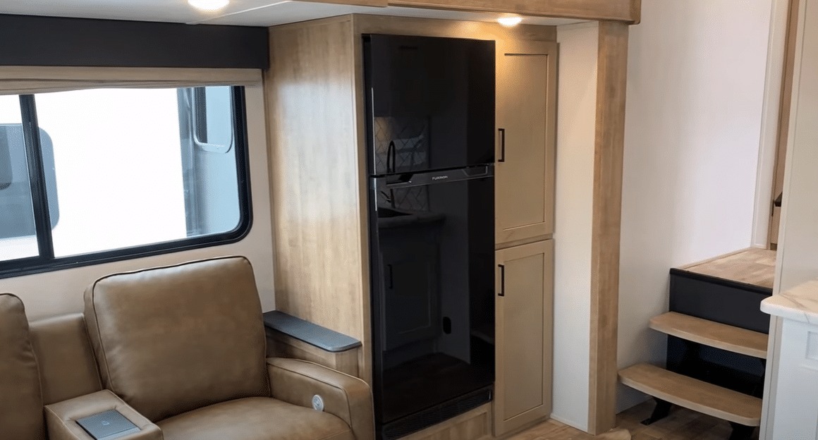 Keystone Arcadia 253SLRD Review: Unique Rear-Dining Fifth Wheel