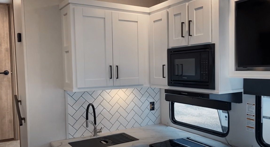 Keystone Arcadia 253SLRD Review: Unique Rear-Dining Fifth Wheel