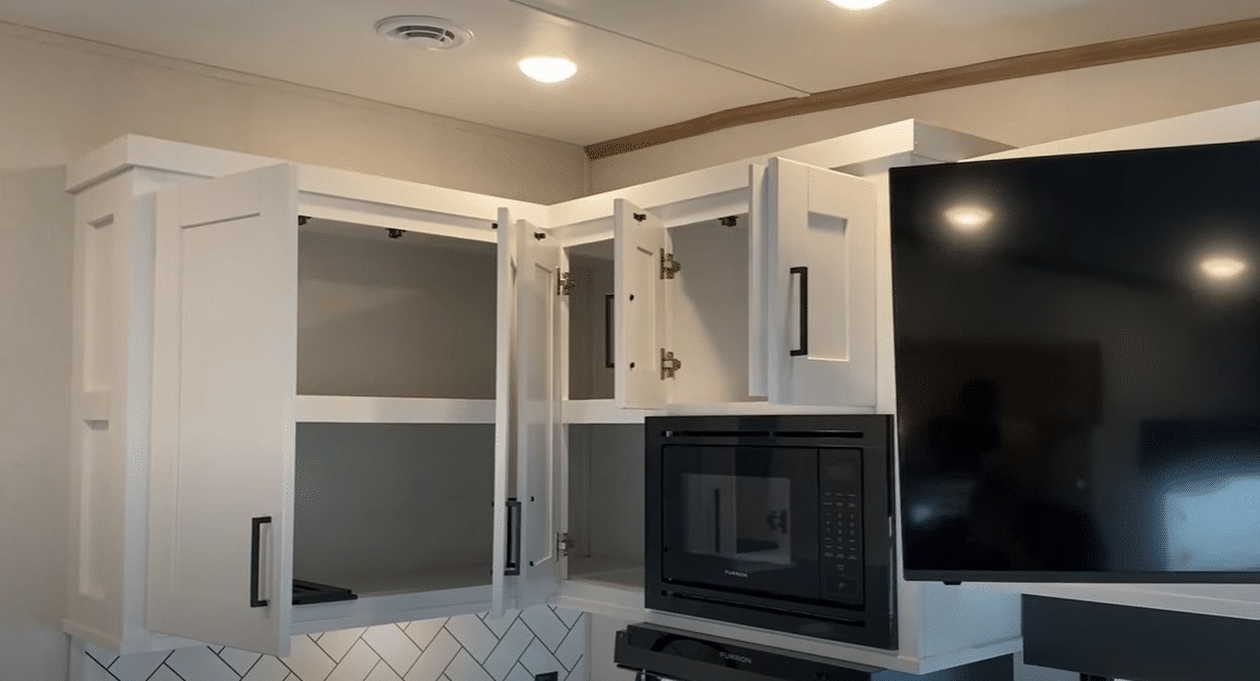 Keystone Arcadia 253SLRD Review: Unique Rear-Dining Fifth Wheel