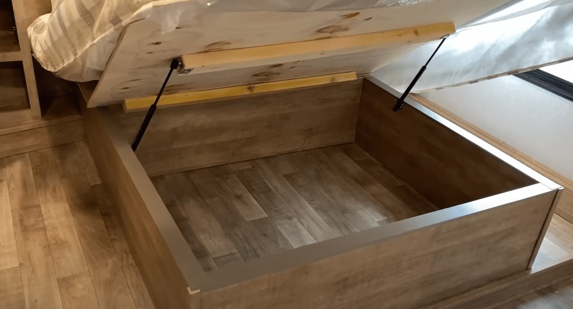 Keystone Arcadia 253SLRD Review: Unique Rear-Dining Fifth Wheel