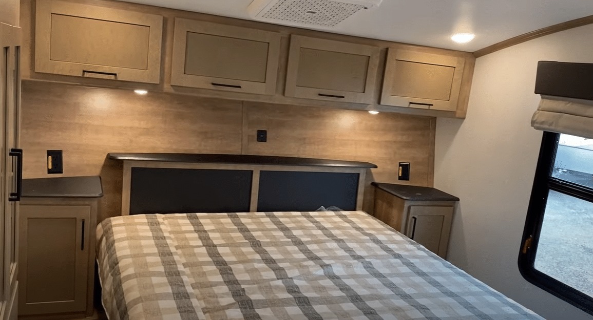 Keystone Arcadia 253SLRD Review: Unique Rear-Dining Fifth Wheel