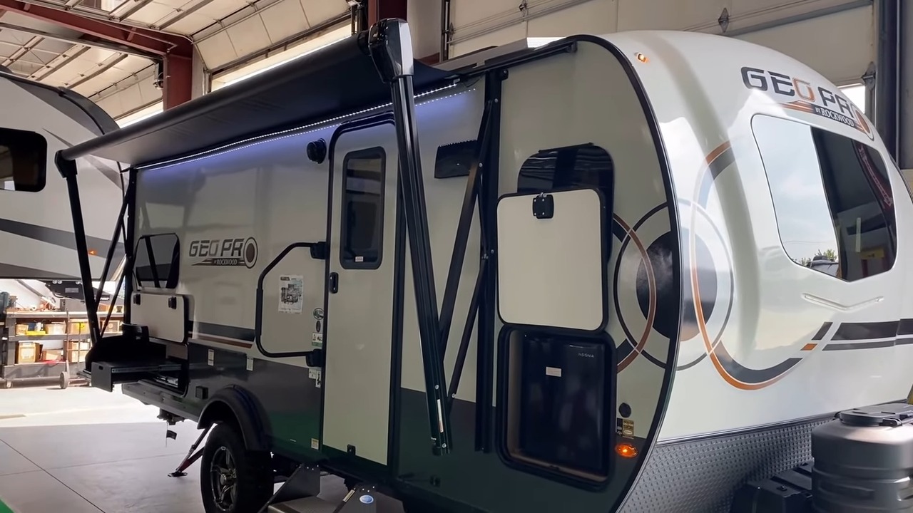 ALL NEW Compact Mini RV with a TRUE QUEEN!! 2024 Geo Pro 20FKS