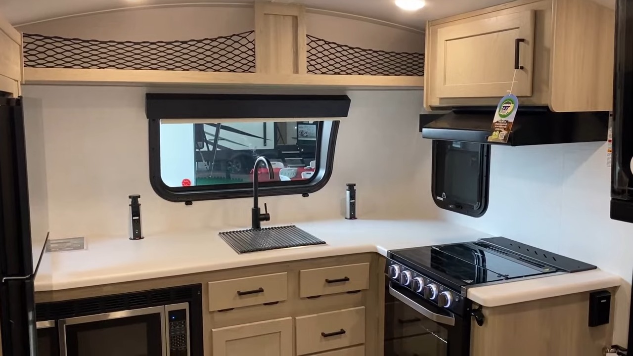 ALL NEW Compact Mini RV with a TRUE QUEEN!! 2024 Geo Pro 20FKS