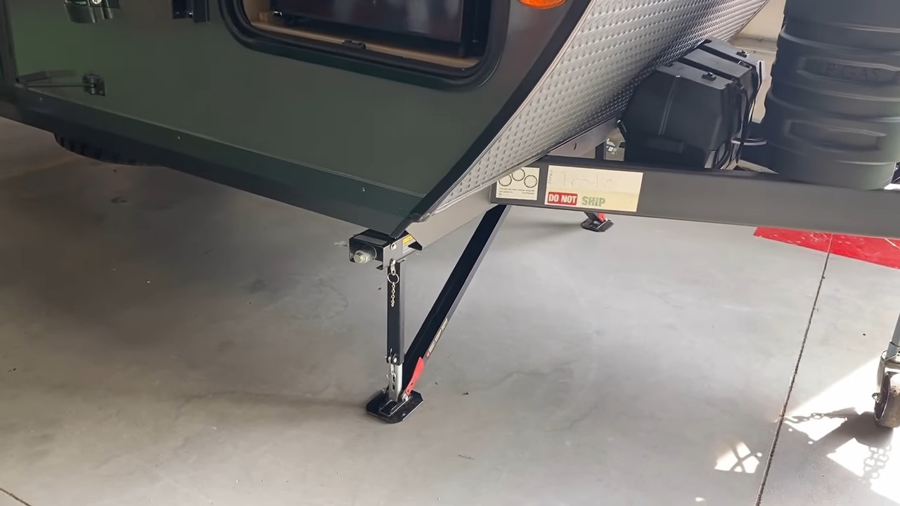 ALL NEW Compact Mini RV with a TRUE QUEEN!! 2024 Geo Pro 20FKS