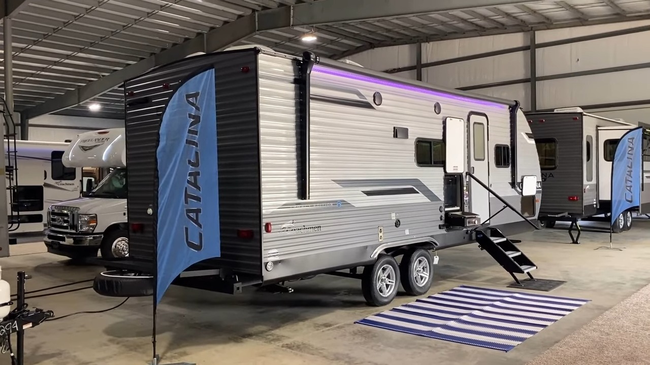 Improved Design & Still UNDER 29ft!! 2024 Catalina 243RBS Travel ...