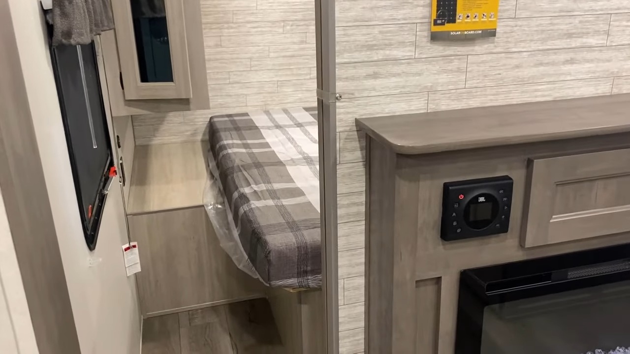 Improved Design & Still UNDER 29ft!! 2024 Catalina 243RBS Travel ...