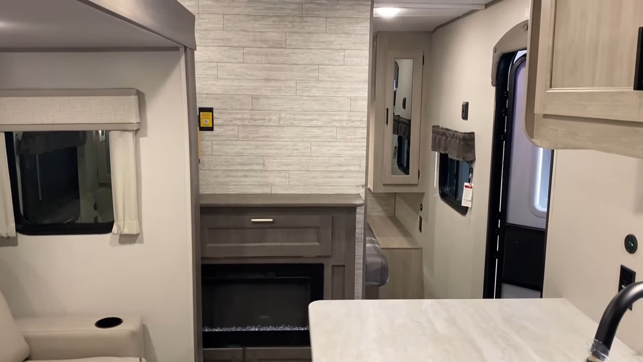 Improved Design & Still UNDER 29ft!! 2024 Catalina 243RBS Travel ...