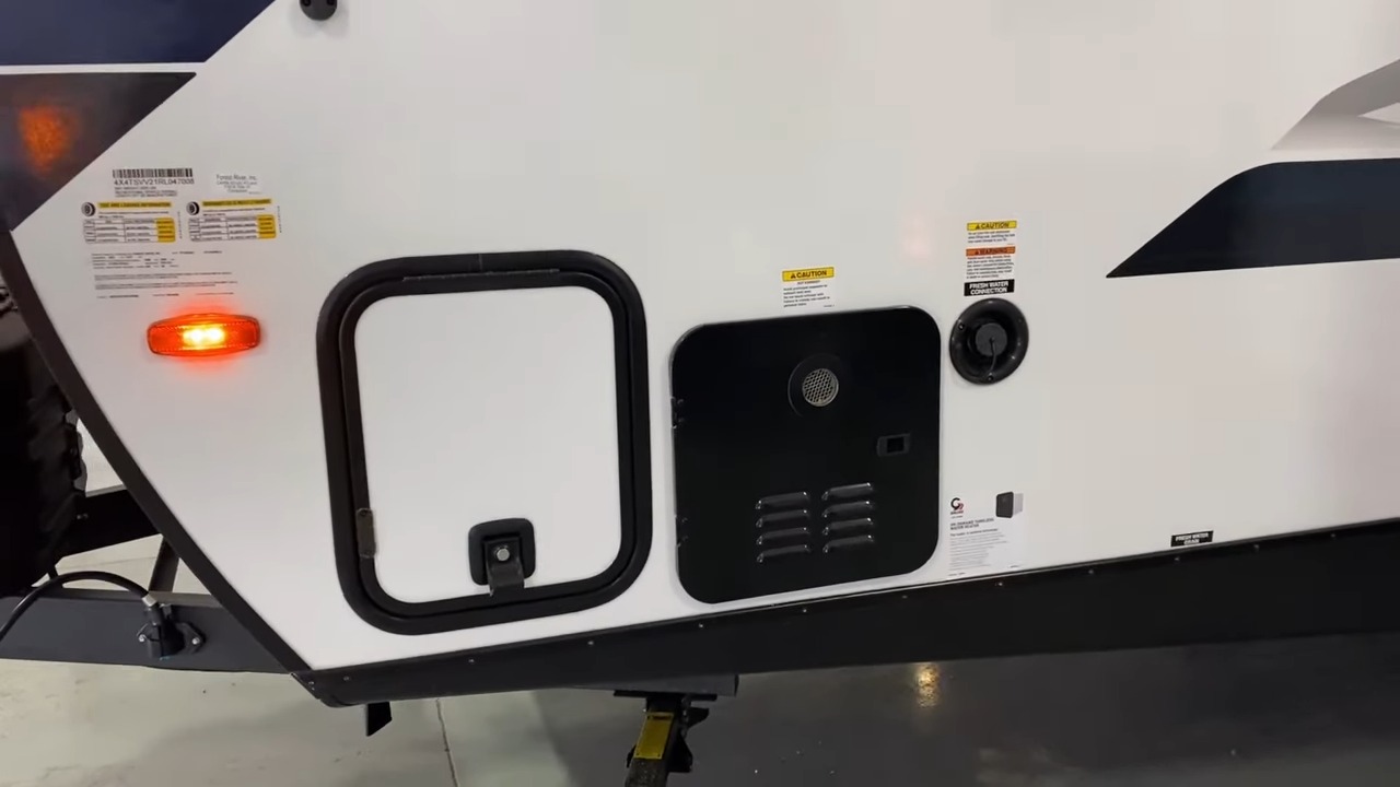 This Forest River RV is Only 25ft Long!! 2024 Surveyor 203RKLE Travel ...