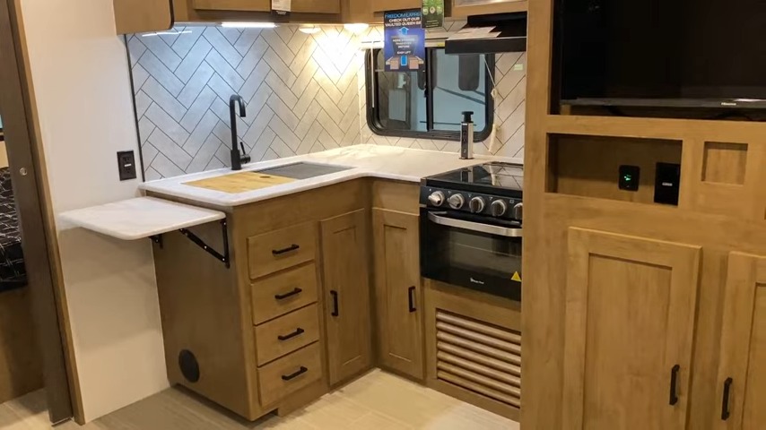 Should You Buy the 2024 Freedom Express 258BHS Travel Trailer?