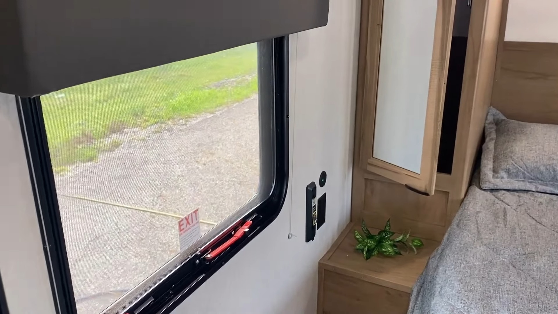 Full on Size but Light on Budget! 2024 Wolf Den 262DBH Travel Trailer ...