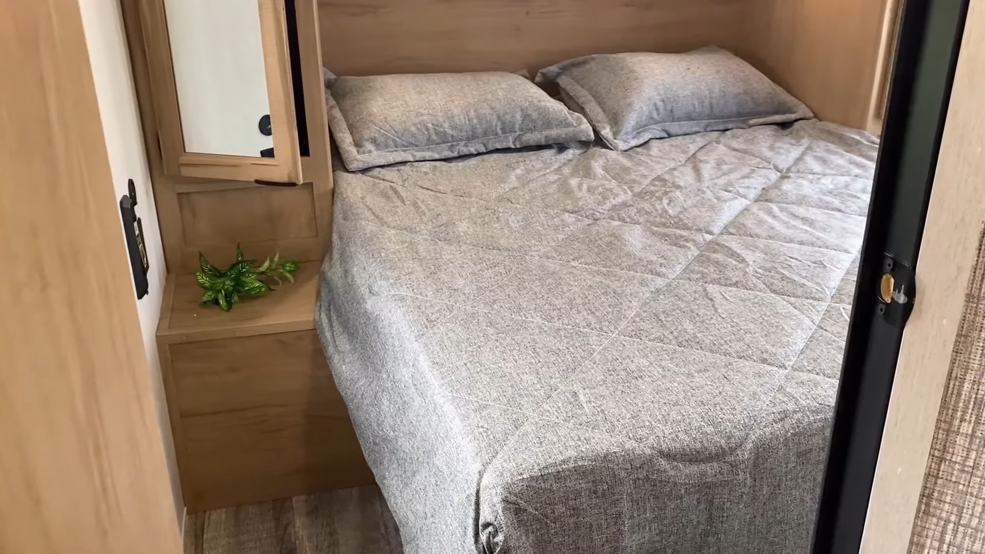 Full on Size but Light on Budget! 2024 Wolf Den 262DBH Travel Trailer ...