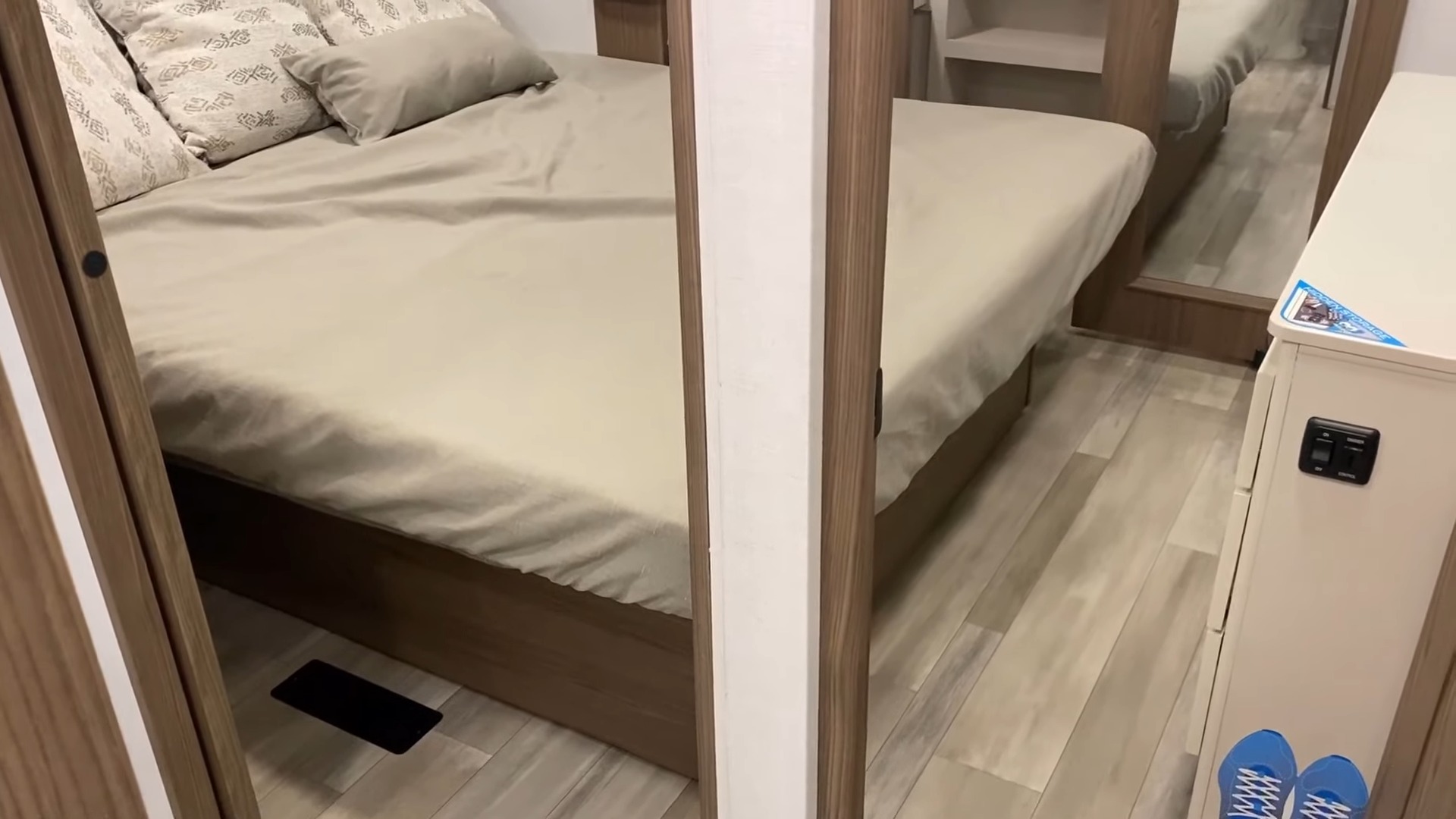 NEW Luxury RV with Multifunction Middle Flex Room! 2024 Paradigm 380MP ...