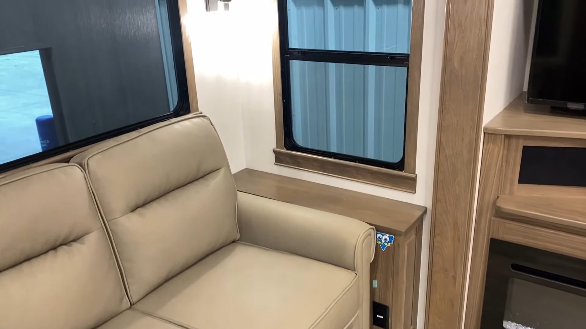 NEW Luxury RV with Multifunction Middle Flex Room! 2024 Paradigm 380MP ...