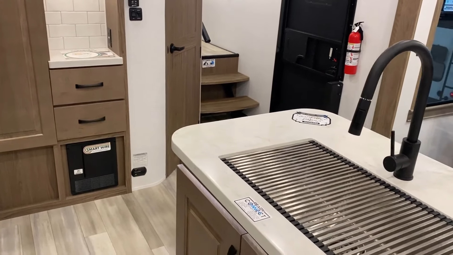 NEW Luxury RV with Multifunction Middle Flex Room! 2024 Paradigm 380MP ...