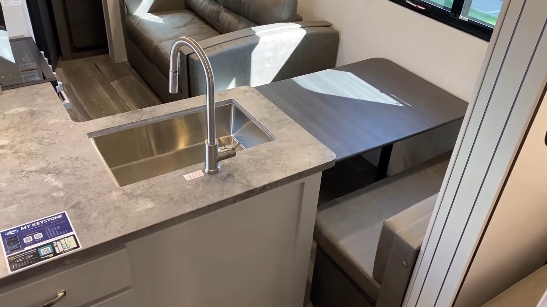 New Under 29ft Couples Fifth Wheel!! 2024 Cougar 2400RE by Keystone RV