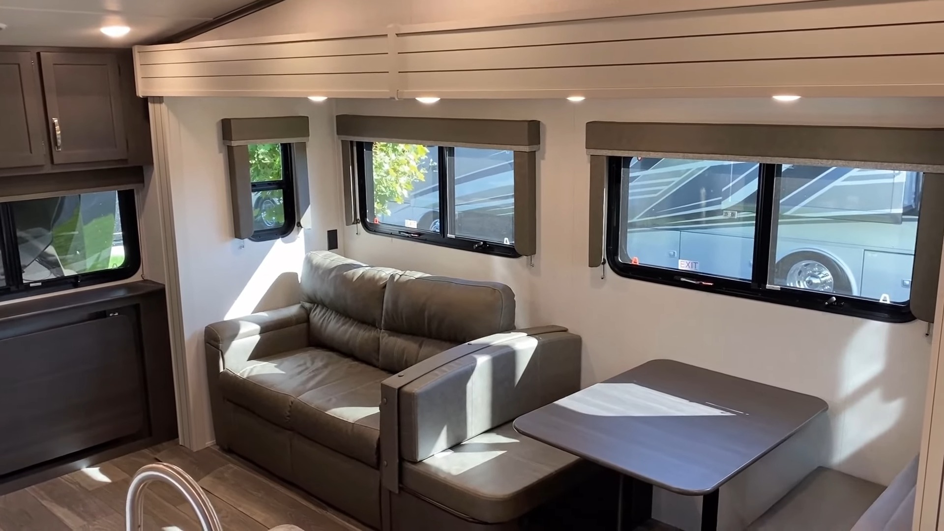 New Under 29ft Couples Fifth Wheel!! 2024 Cougar 2400RE by Keystone RV
