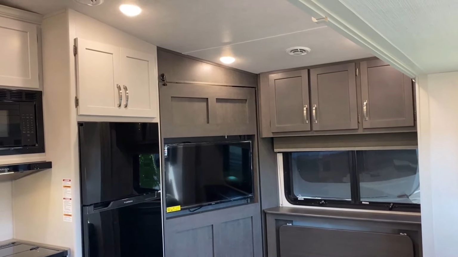 New Under 29ft Couples Fifth Wheel!! 2024 Cougar 2400RE by Keystone RV
