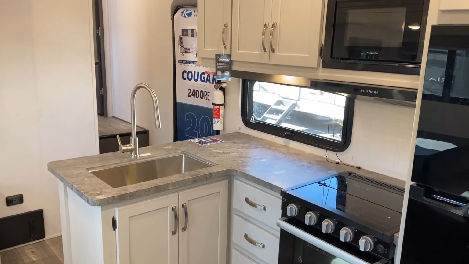 New Under 29ft Couples Fifth Wheel!! 2024 Cougar 2400RE by Keystone RV