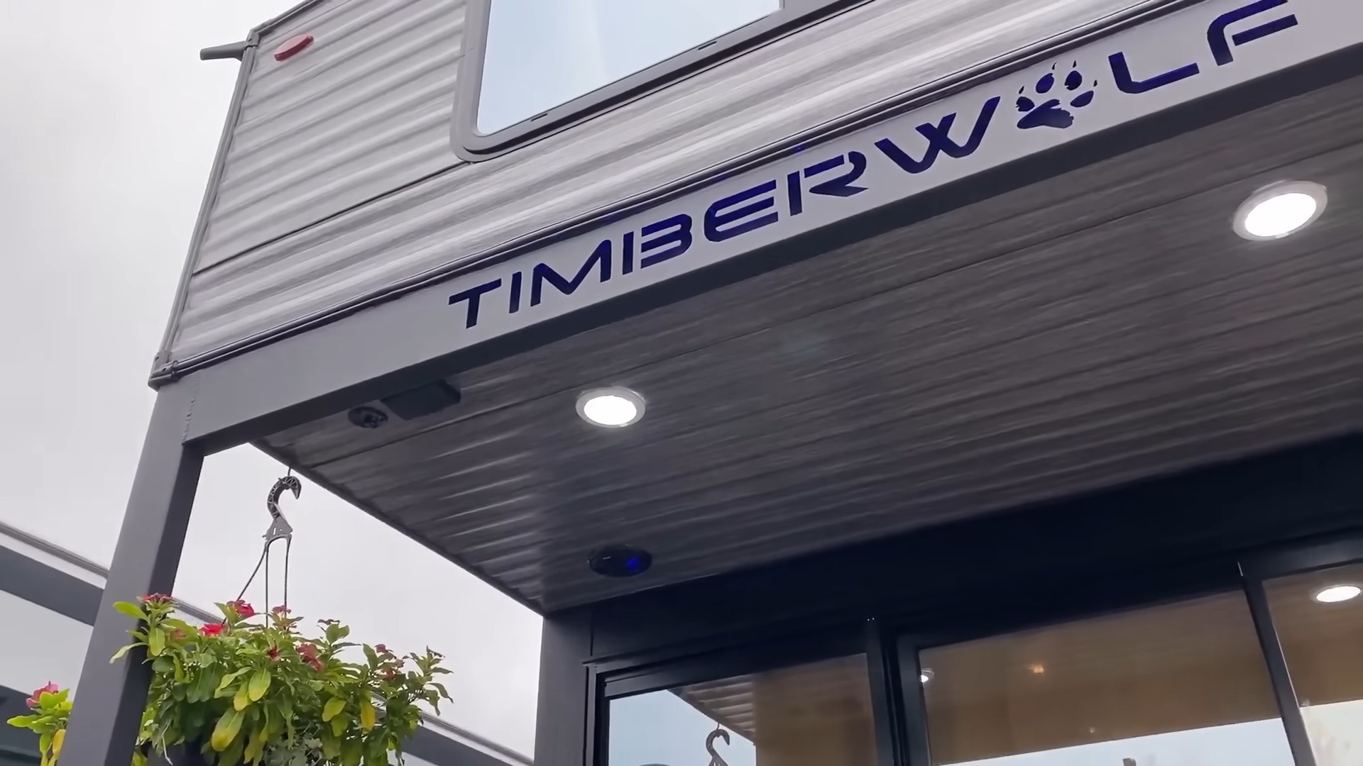 Patio, Dishwasher, Washer & Dryer All Under 30ft!! 2024 Timberwolf 16ML ...