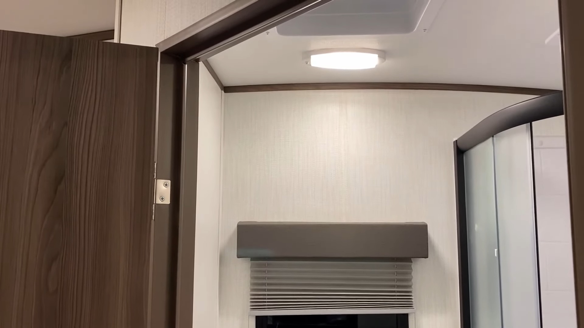 Under 26ft with King Bed, Slide, & ½ Ton Towable! 2024 MPG 2100RB ...