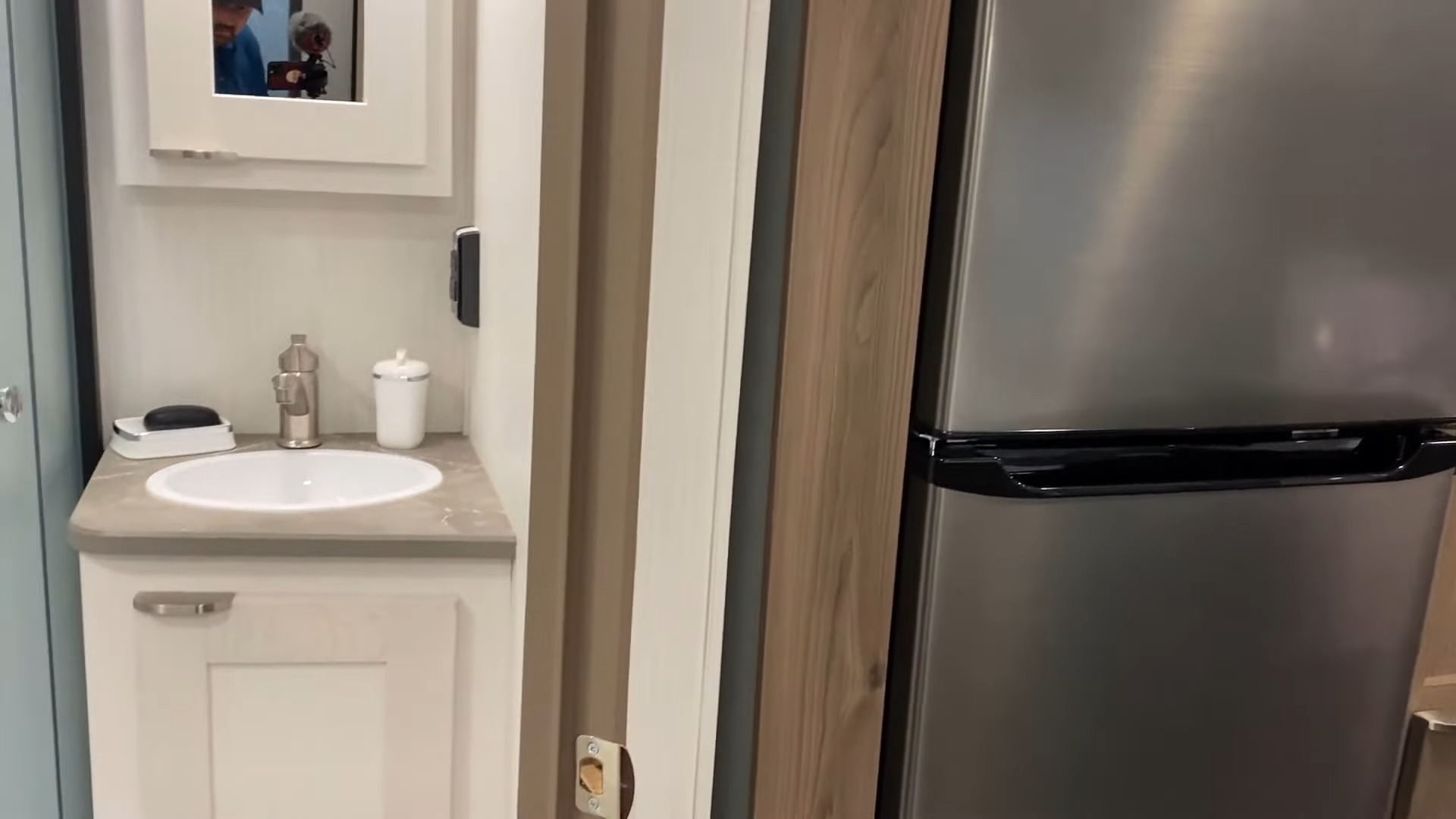 Under 26ft with King Bed, Slide, & ½ Ton Towable! 2024 MPG 2100RB Travel Trailer by Cruiser RV