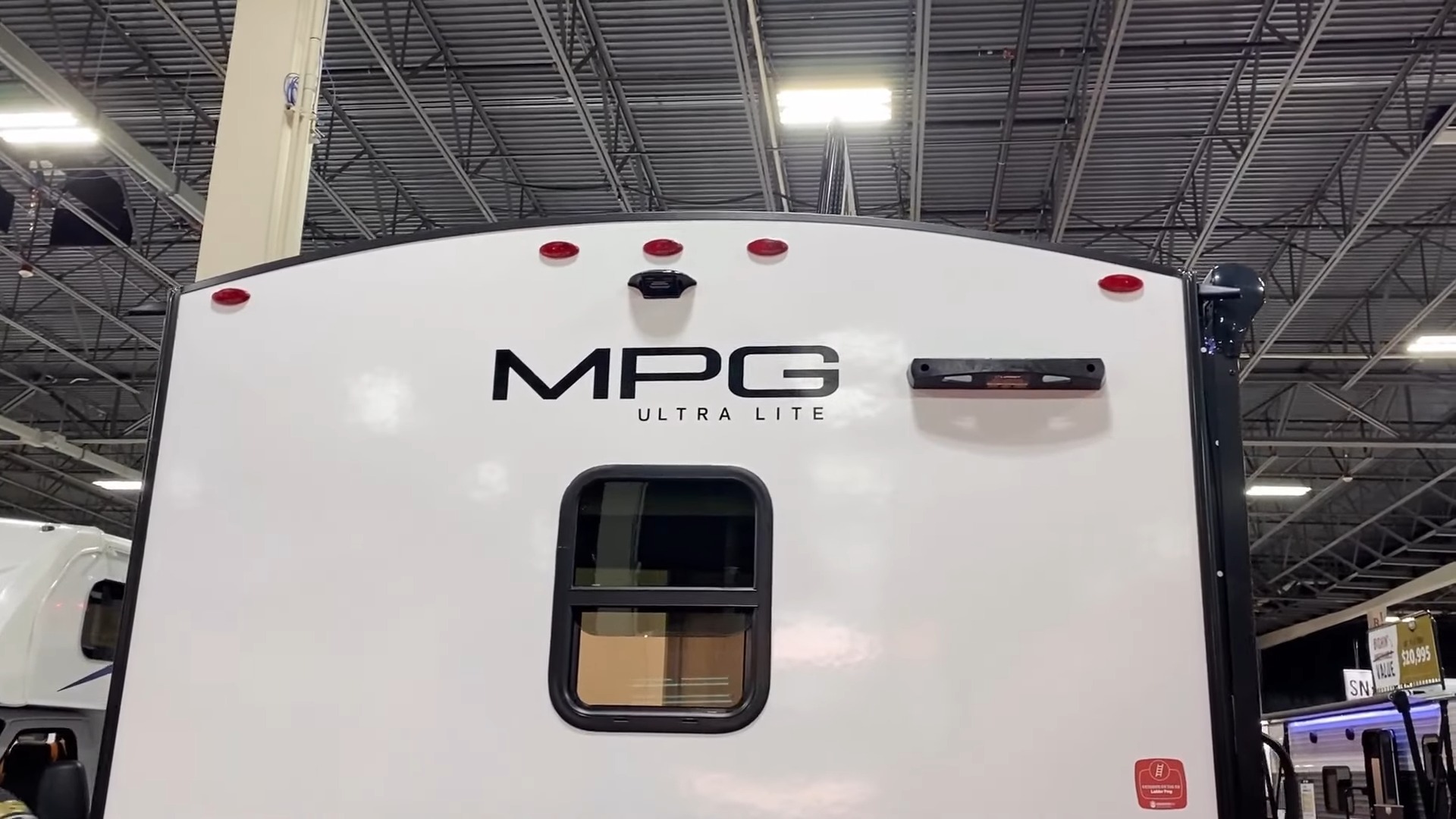 Under 26ft with King Bed, Slide, & ½ Ton Towable! 2024 MPG 2100RB Travel Trailer by Cruiser RV