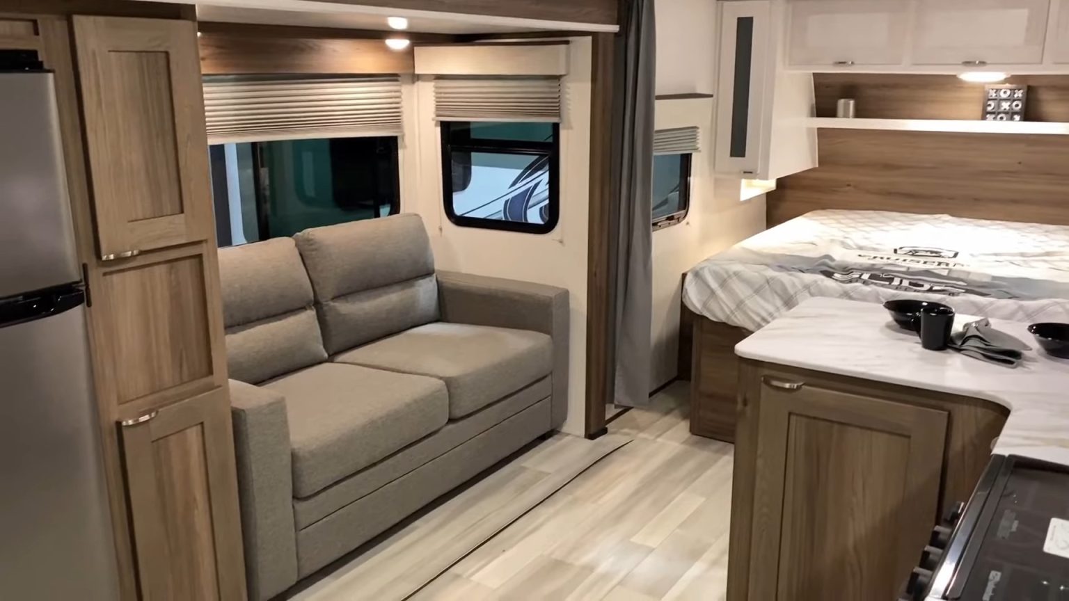 Under 26ft with King Bed, Slide, & ½ Ton Towable! 2024 MPG 2100RB Travel Trailer by Cruiser RV