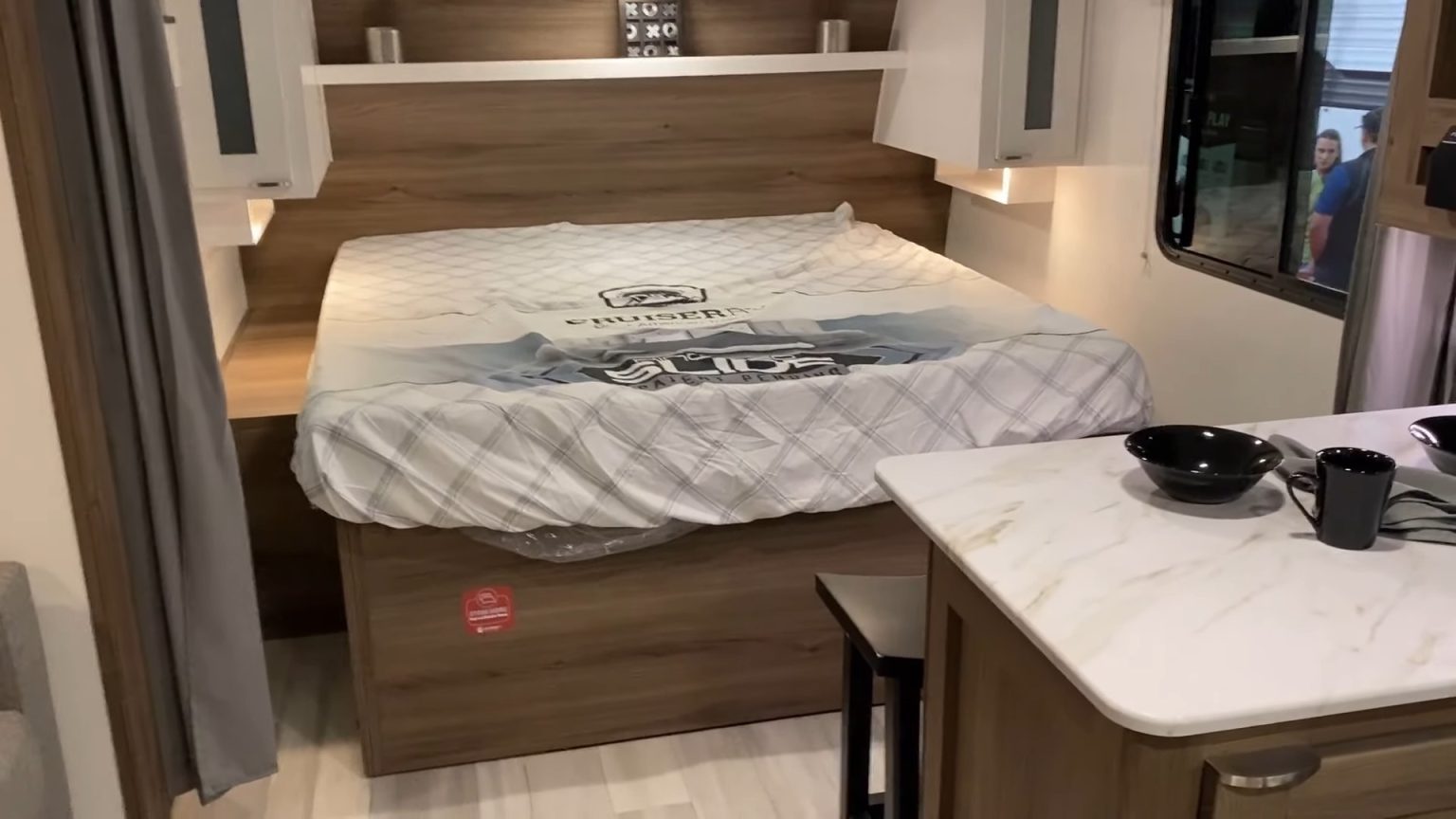 Under 26ft with King Bed, Slide, & ½ Ton Towable! 2024 MPG 2100RB Travel Trailer by Cruiser RV