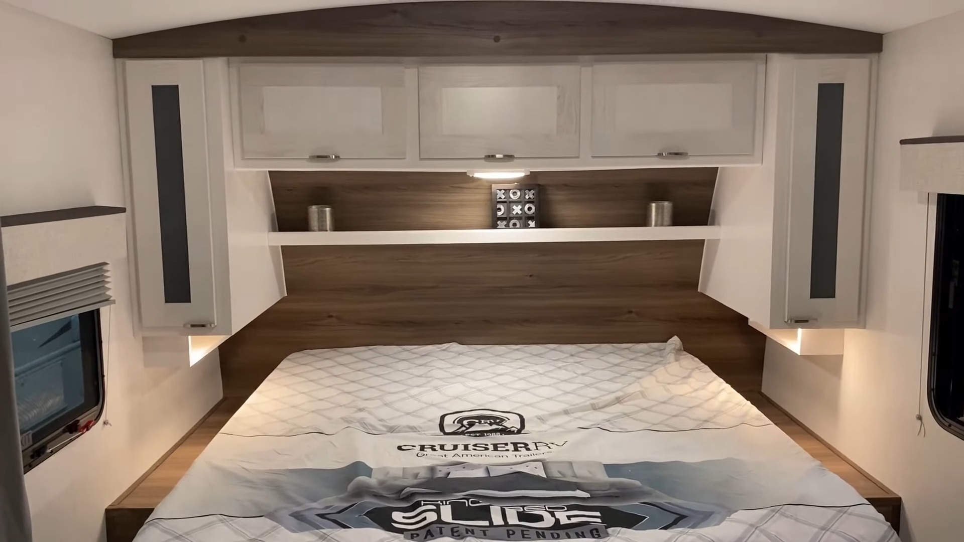 Under 26ft with King Bed, Slide, & ½ Ton Towable! 2024 MPG 2100RB Travel Trailer by Cruiser RV