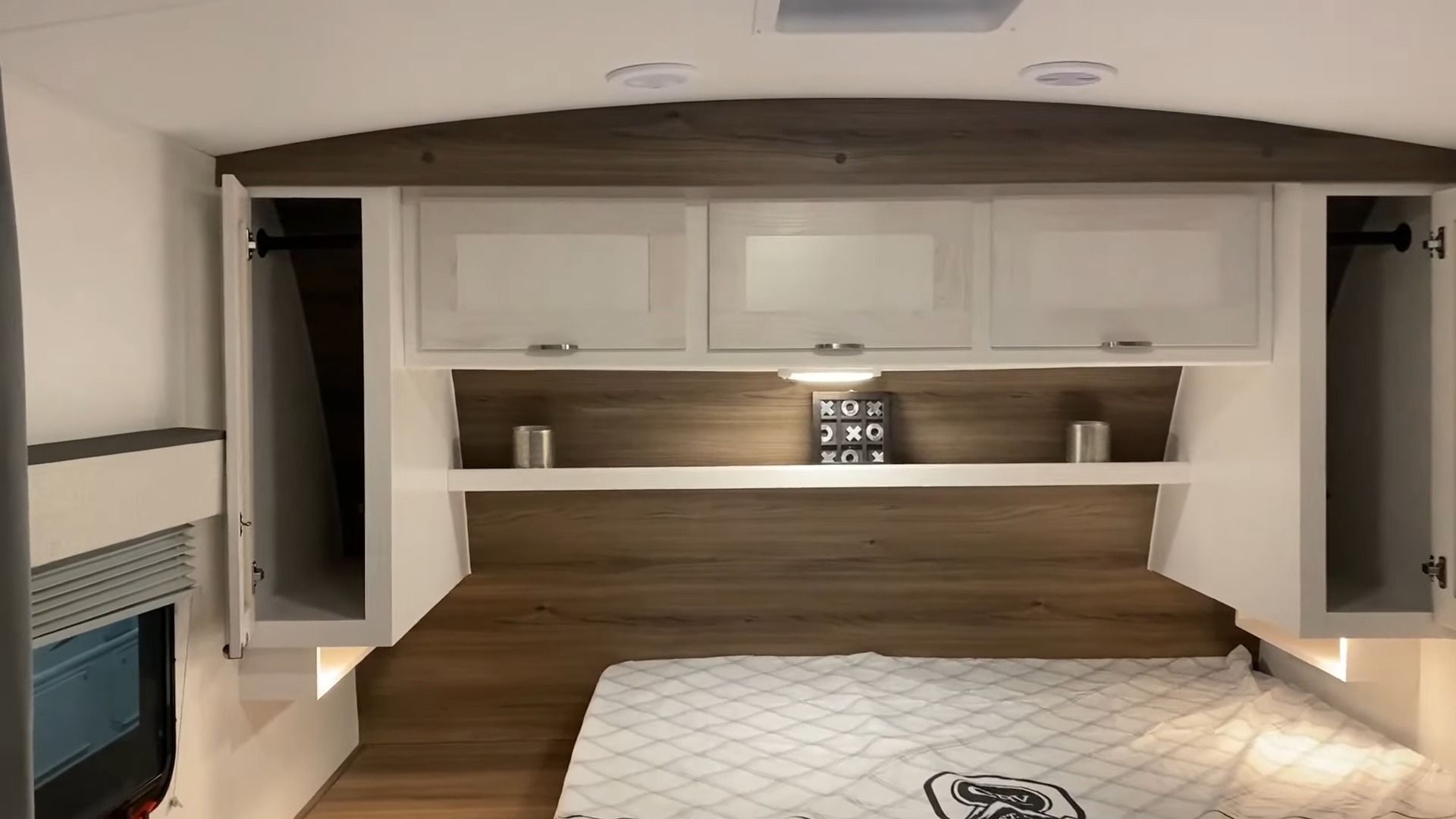 Under 26ft with King Bed, Slide, & ½ Ton Towable! 2024 MPG 2100RB Travel Trailer by Cruiser RV