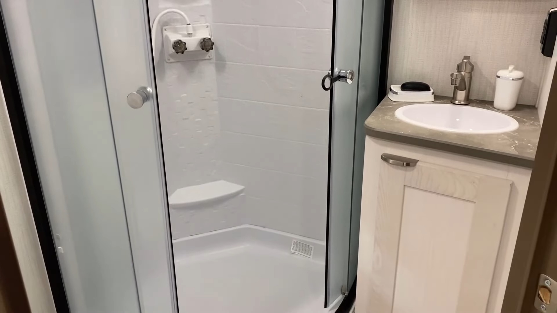 Under 26ft with King Bed, Slide, & ½ Ton Towable! 2024 MPG 2100RB Travel Trailer by Cruiser RV