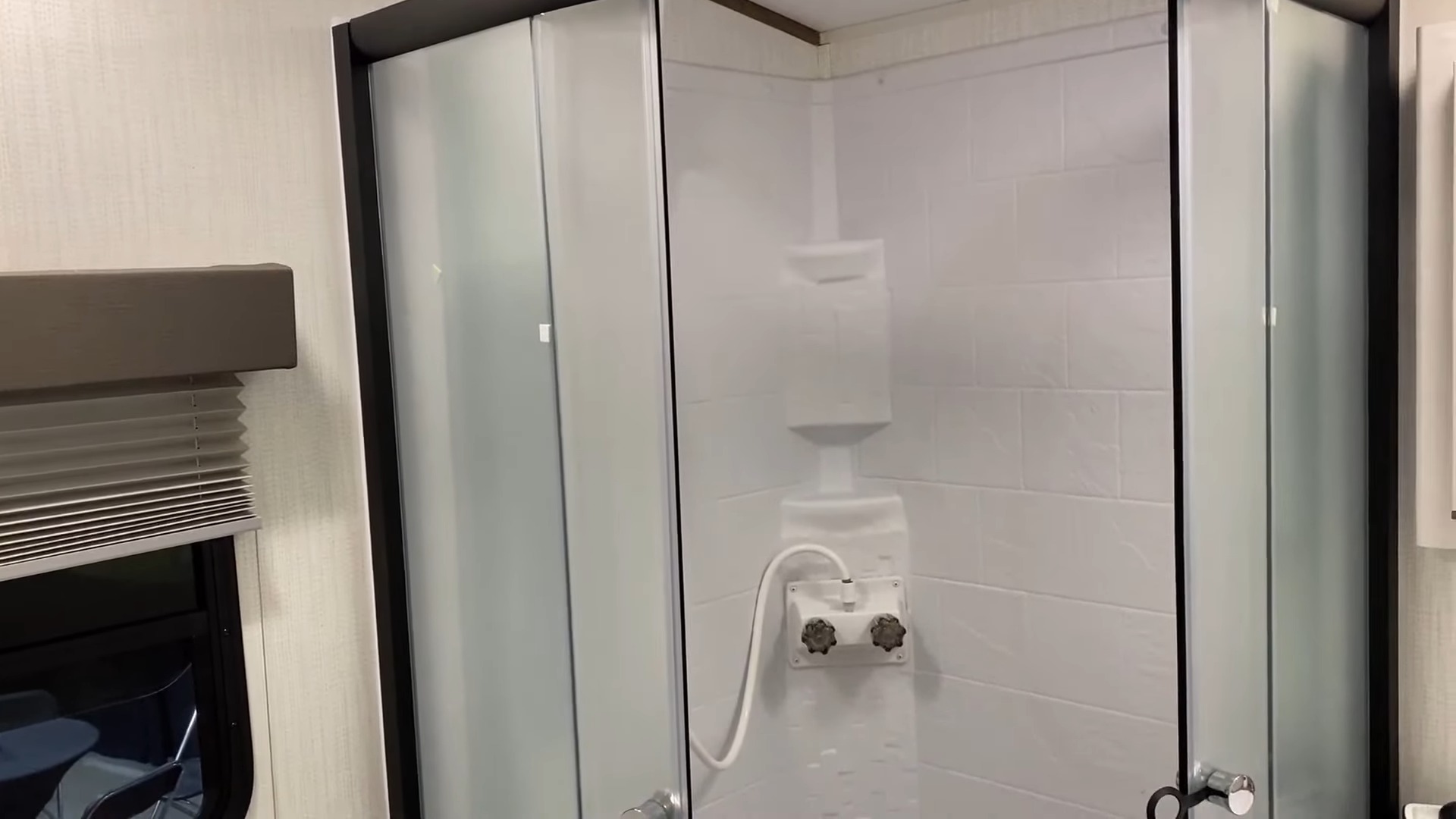 Under 26ft with King Bed, Slide, & ½ Ton Towable! 2024 MPG 2100RB Travel Trailer by Cruiser RV