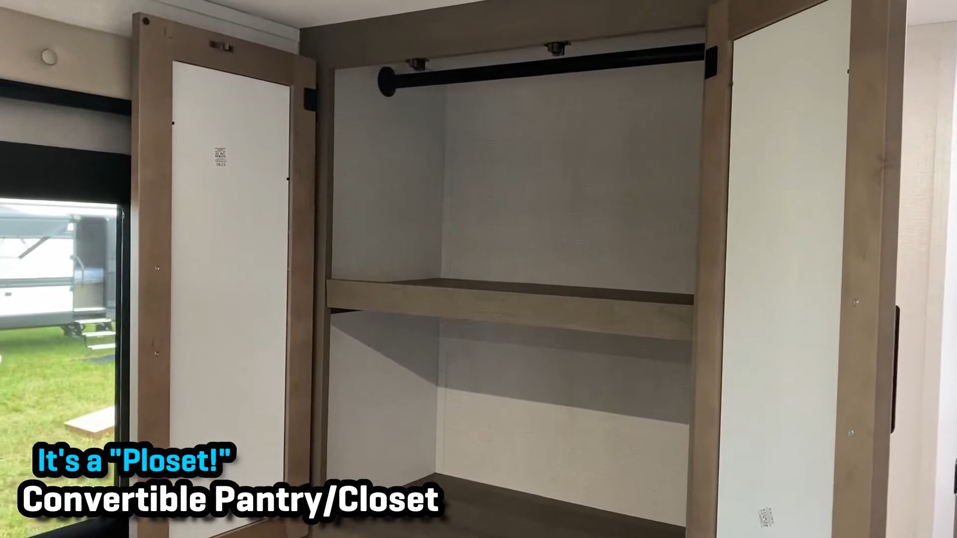 Under 30ft & One of the Best Couple's RVs in this Class! 2024 Transcend ...