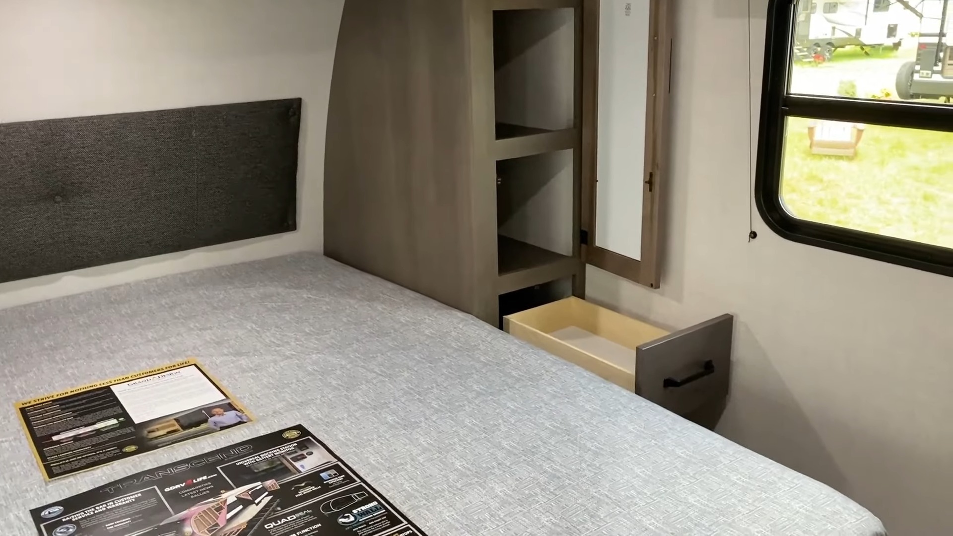 Under 30ft & One of the Best Couple's RVs in this Class! 2024 Transcend ...