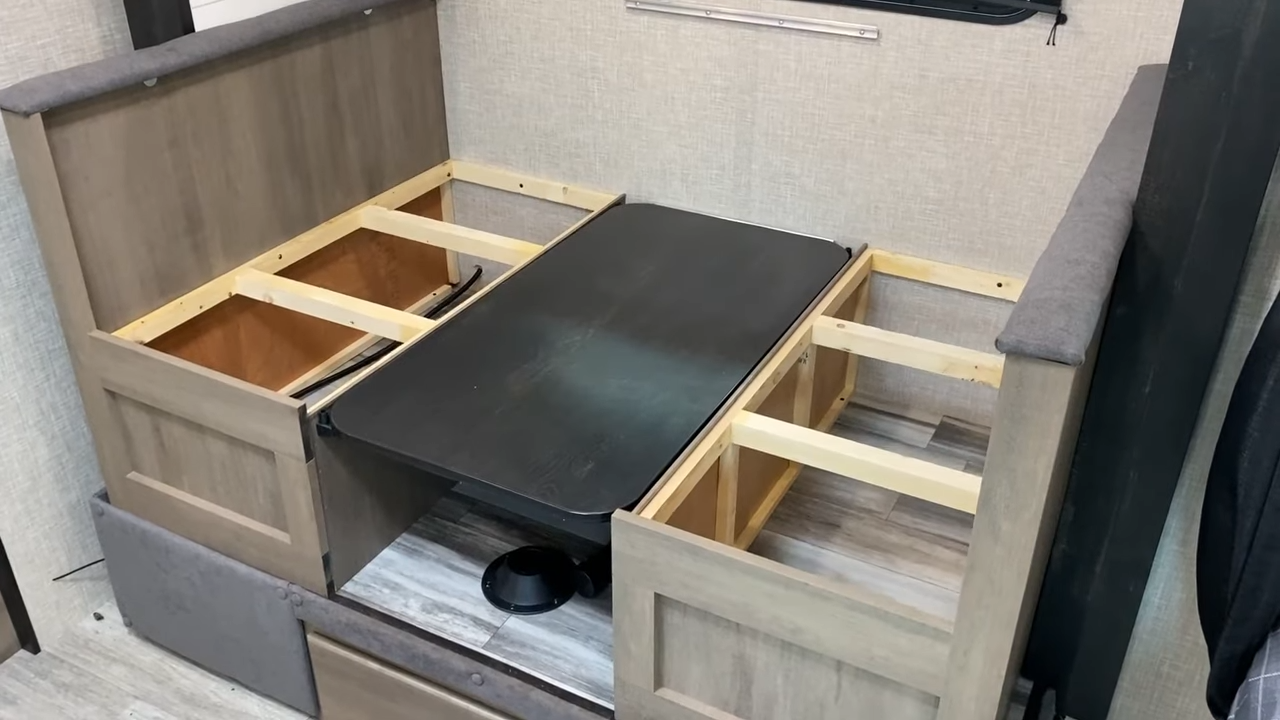 Jay Flight SLX 184BS Full Review – A Tiny Camper With a Queen Bed!