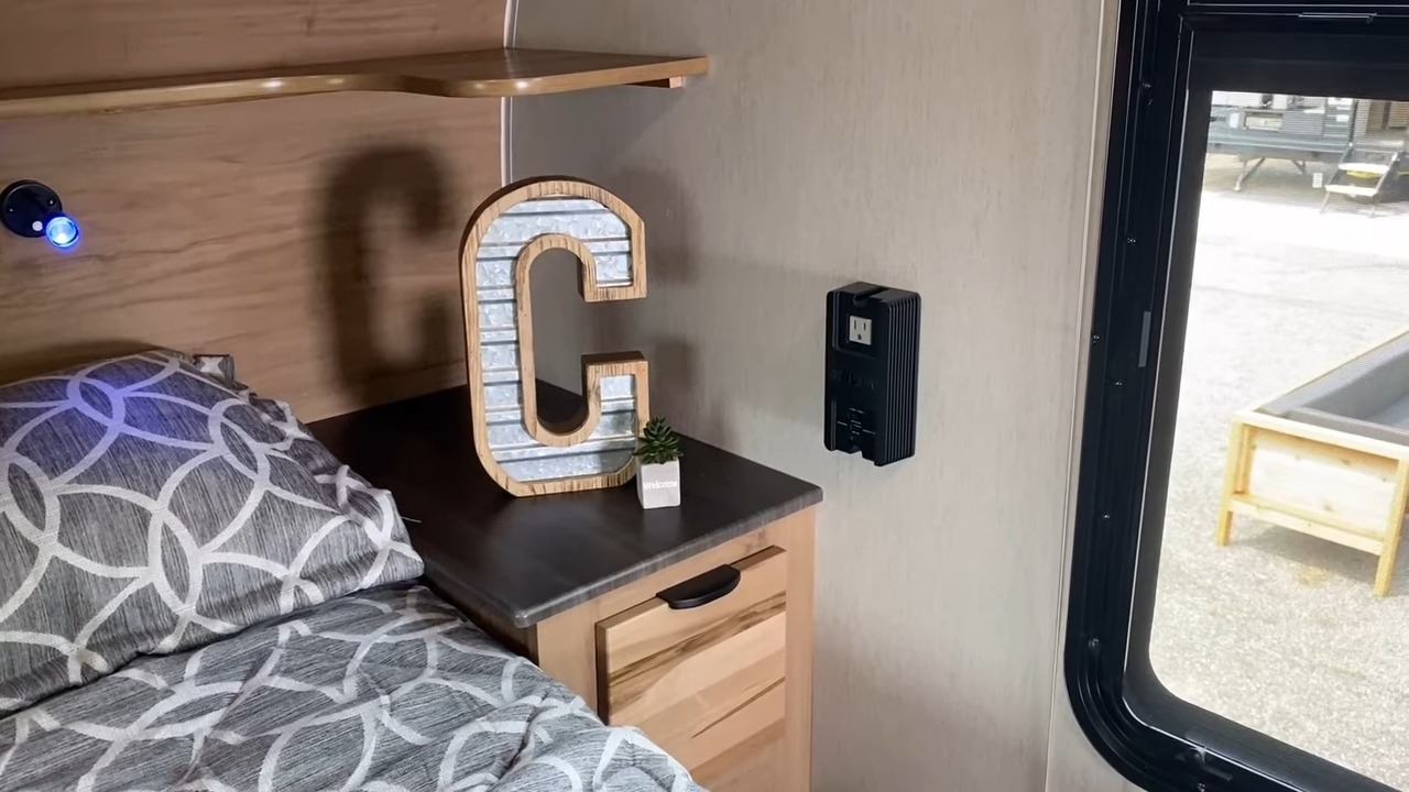 A Fifth Wheel with NO SLIDES!! 2024 Cherokee 256RRBL by Forest River RV