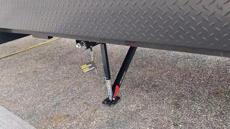 A Fifth Wheel with NO SLIDES!! 2024 Cherokee 256RRBL by Forest River RV