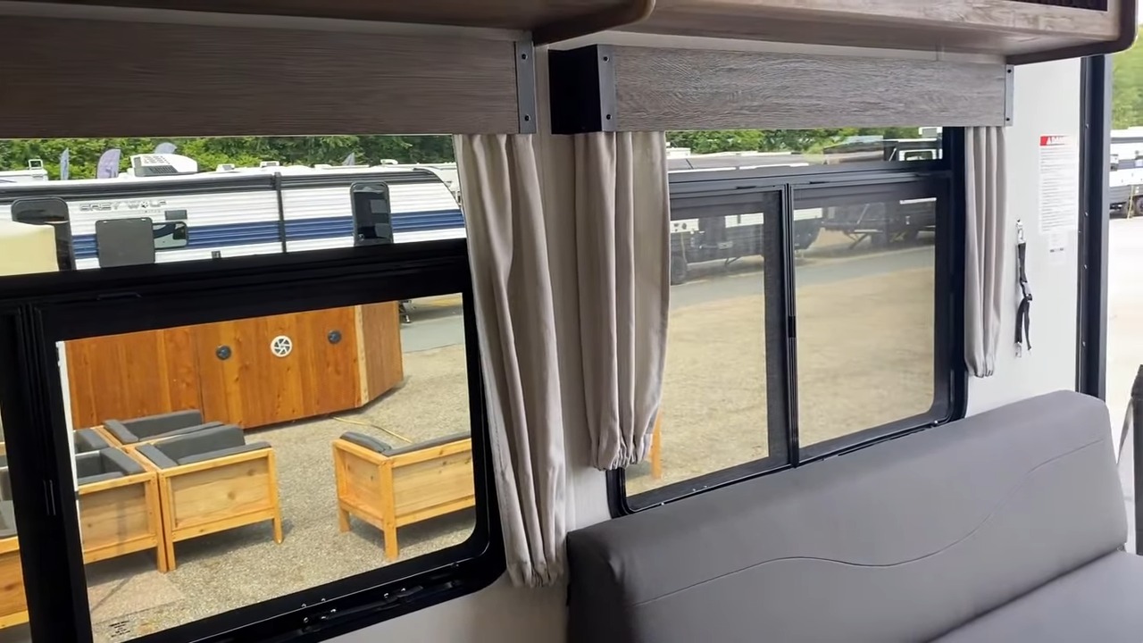 A Fifth Wheel with NO SLIDES!! 2024 Cherokee 256RRBL by Forest River RV