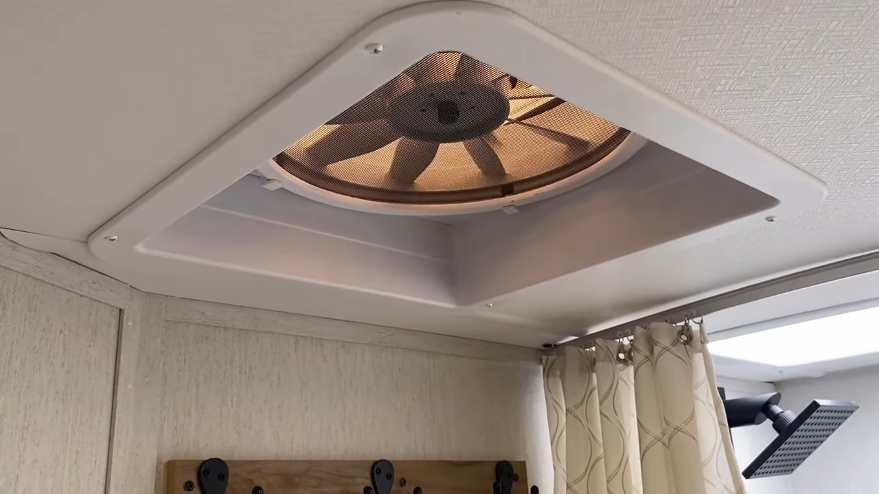 A Fifth Wheel with NO SLIDES!! 2024 Cherokee 256RRBL by Forest River RV