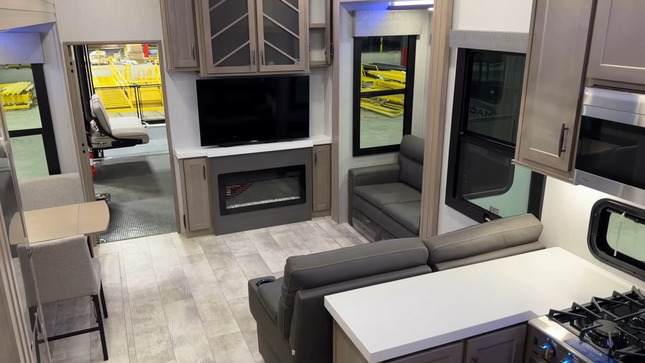 A Toy Hauler that ACTUALLY has a Great Living Room! NEW 2024 Momentum 414M