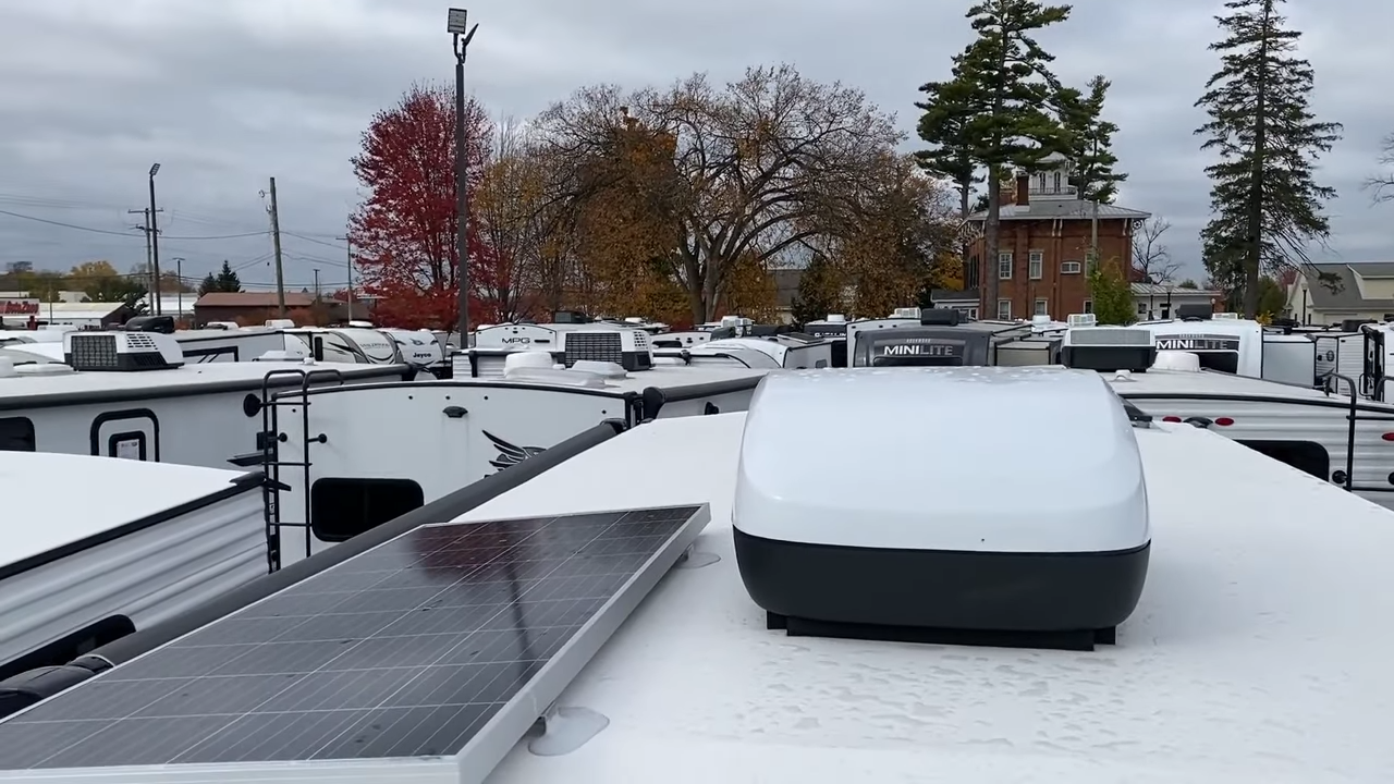 Go Play 20FBS: Easy to tow couple's camper