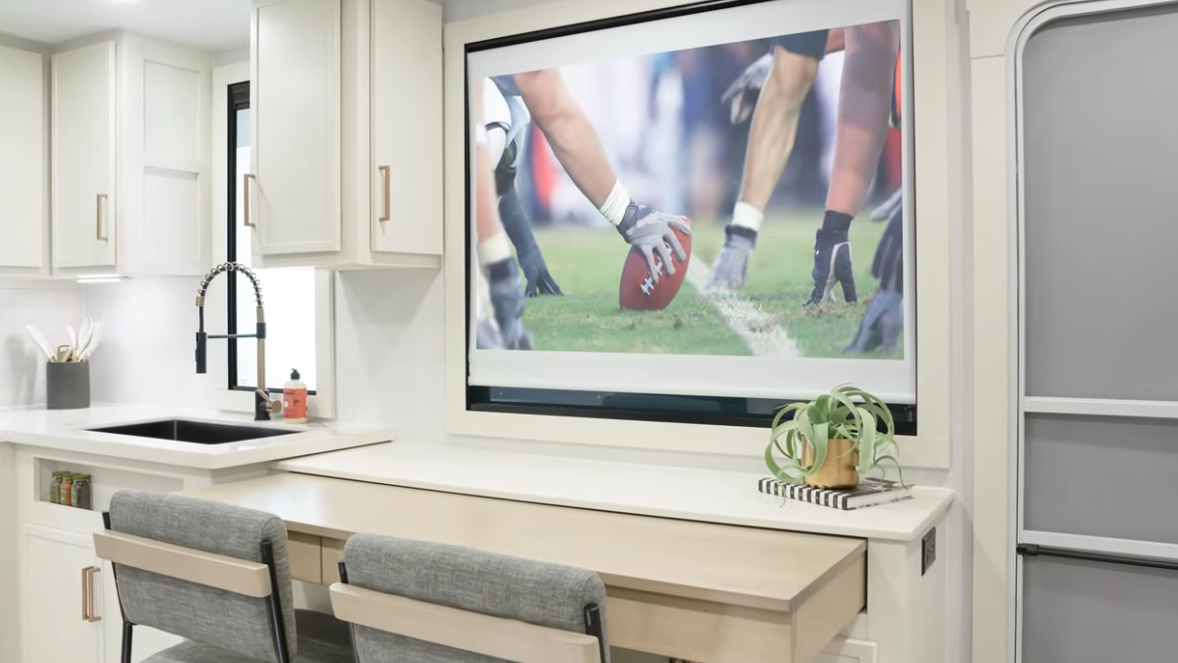 Brinkley Model I 265: The Ultimate Lightweight Luxury RV for Couples